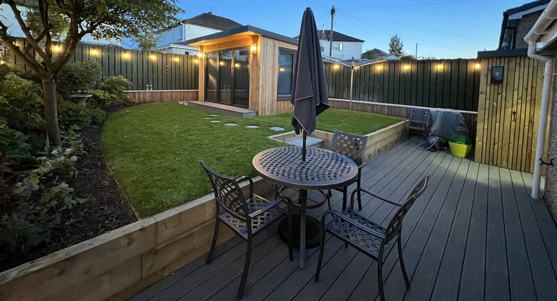 Uno Mini Garden Room with landscaping